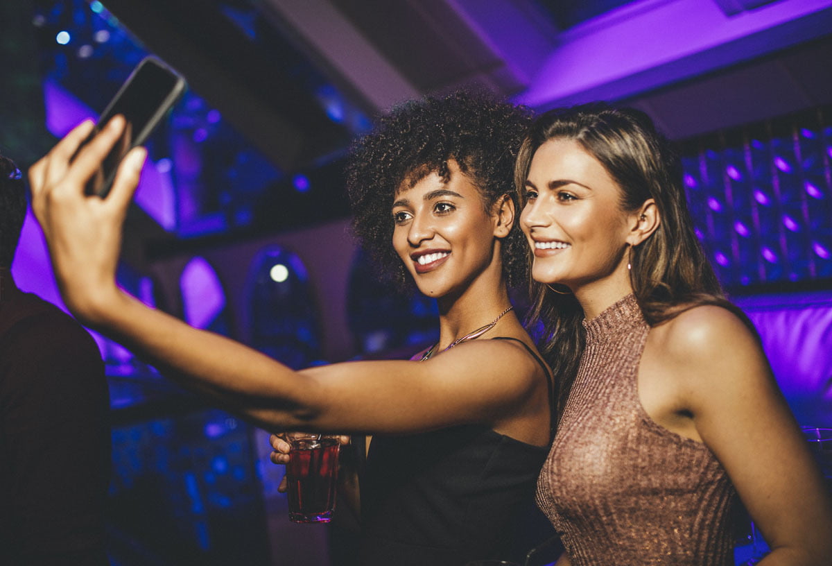 5 Ways to Snap Stunning Selfies at Upcoming Holiday Parties - Inland ...
